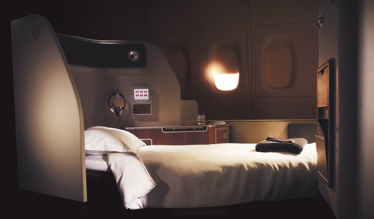 Best Ways to Book Qantas First Class With Points [Step-by-Step]