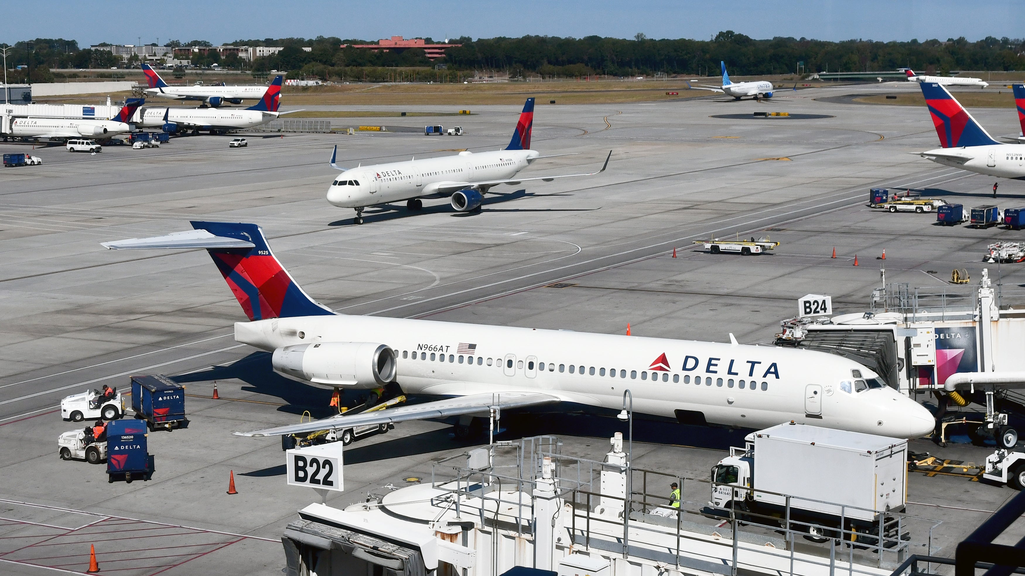 Delta Change & Cancellation Waiver While Flights Are Reduced