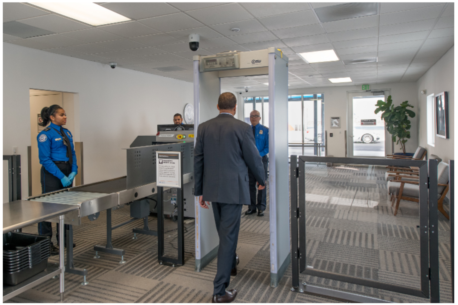 PS LAX - The Private Suite at Los Angeles Airport - Full Review [2021]