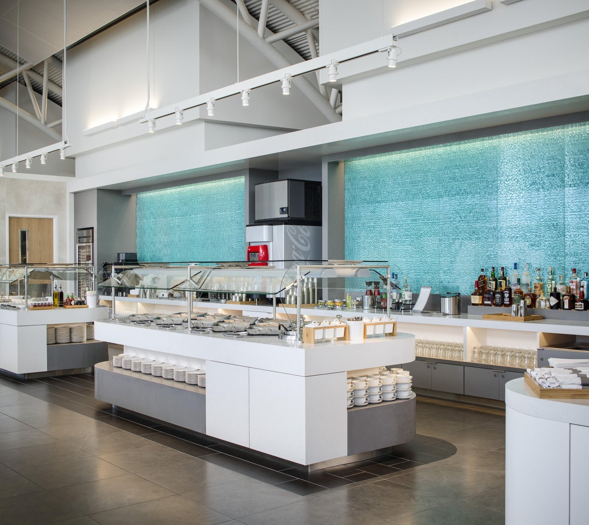 Full List of American Airlines' Flagship Lounges [Locations, Hours]