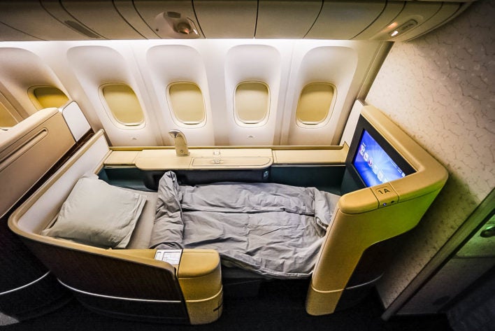 Korean Air Boeing 777-300ER First Class Review [SIN to ICN]