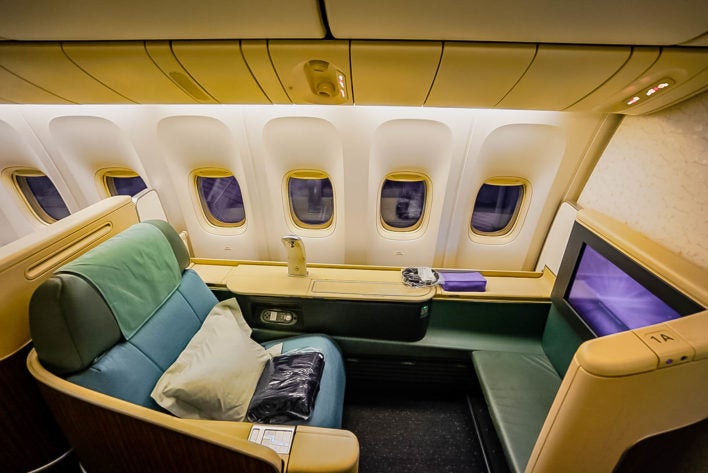Korean Air Boeing 777-300ER First Class Review [SIN to ICN]