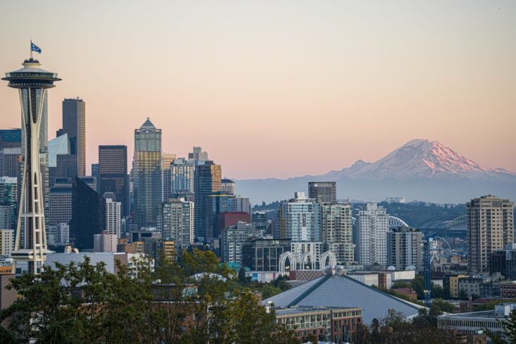 The Best Ways to Fly From Los Angeles (LAX) to Seattle (SEA) in 2023