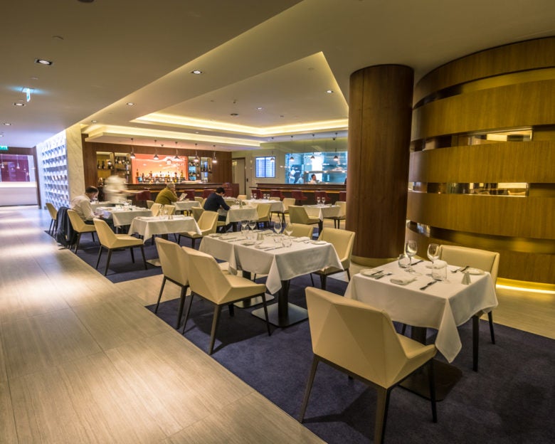 The 15 Best First Class Lounges in the World [2023]