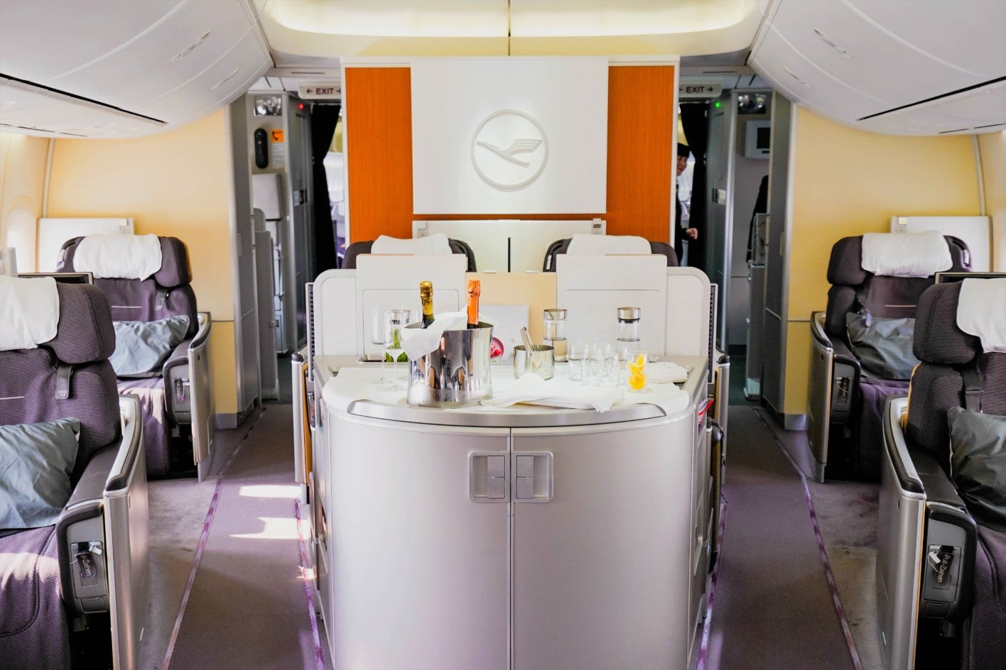 Lufthansa Boeing 747-8 First Class Review (Boston > Frankfurt)