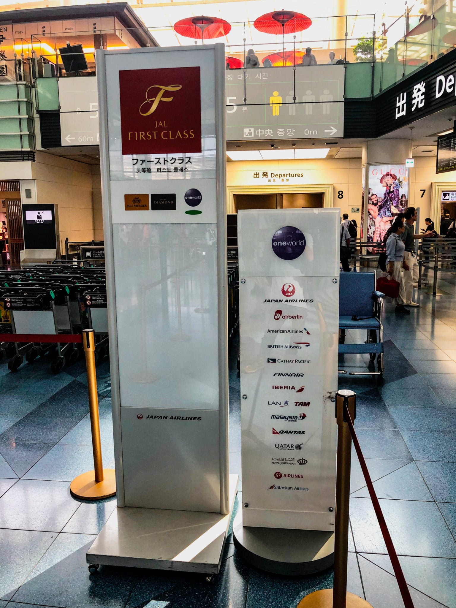 Japan Airlines Boeing 777 First Class Review [Tokyo to New York]