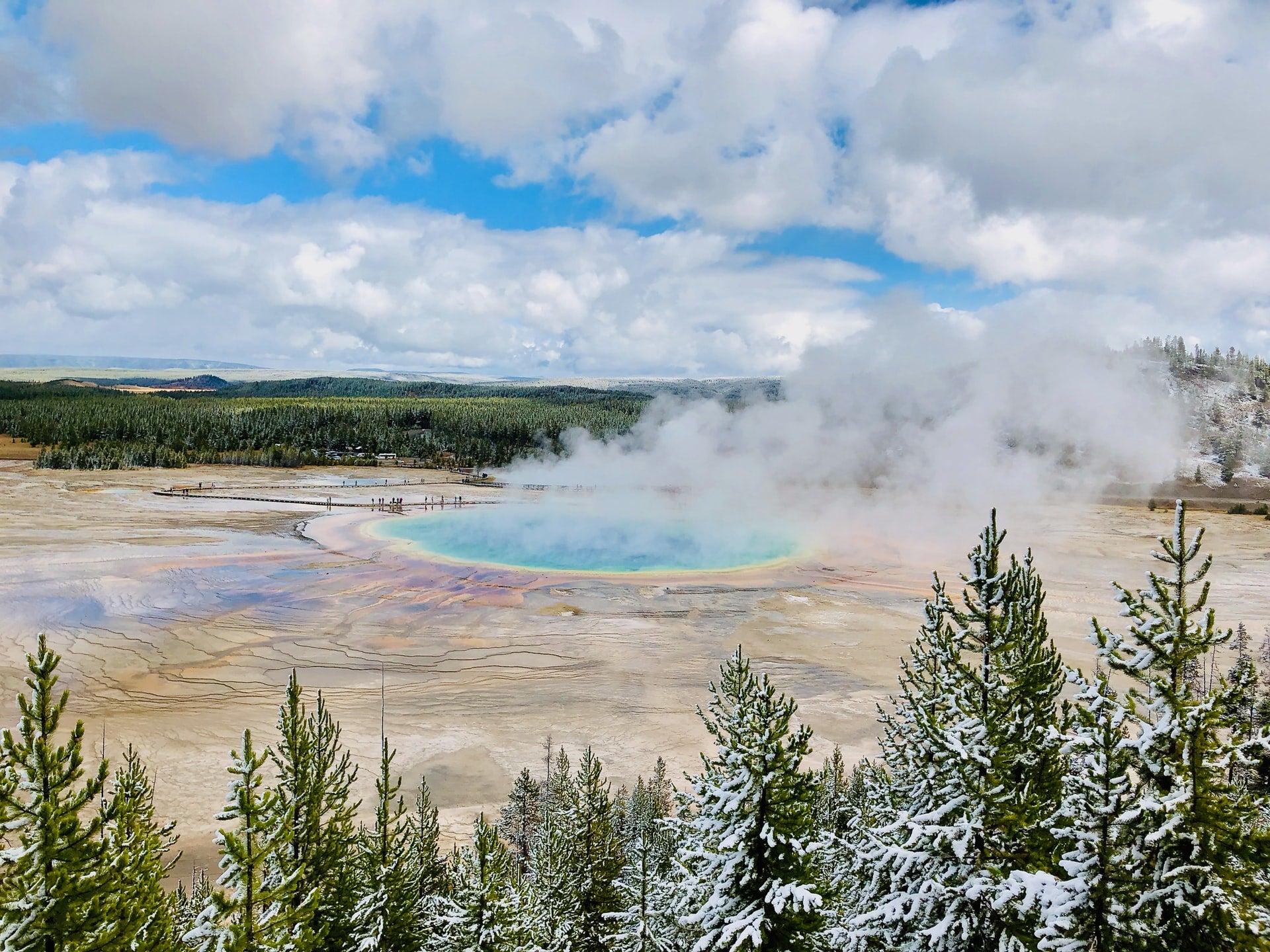 Best Times To Visit Yellowstone National Park [Seasons, Interests]