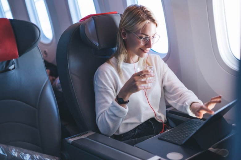 Gogo Inflight Internet - Everything You Need to Know [2022]