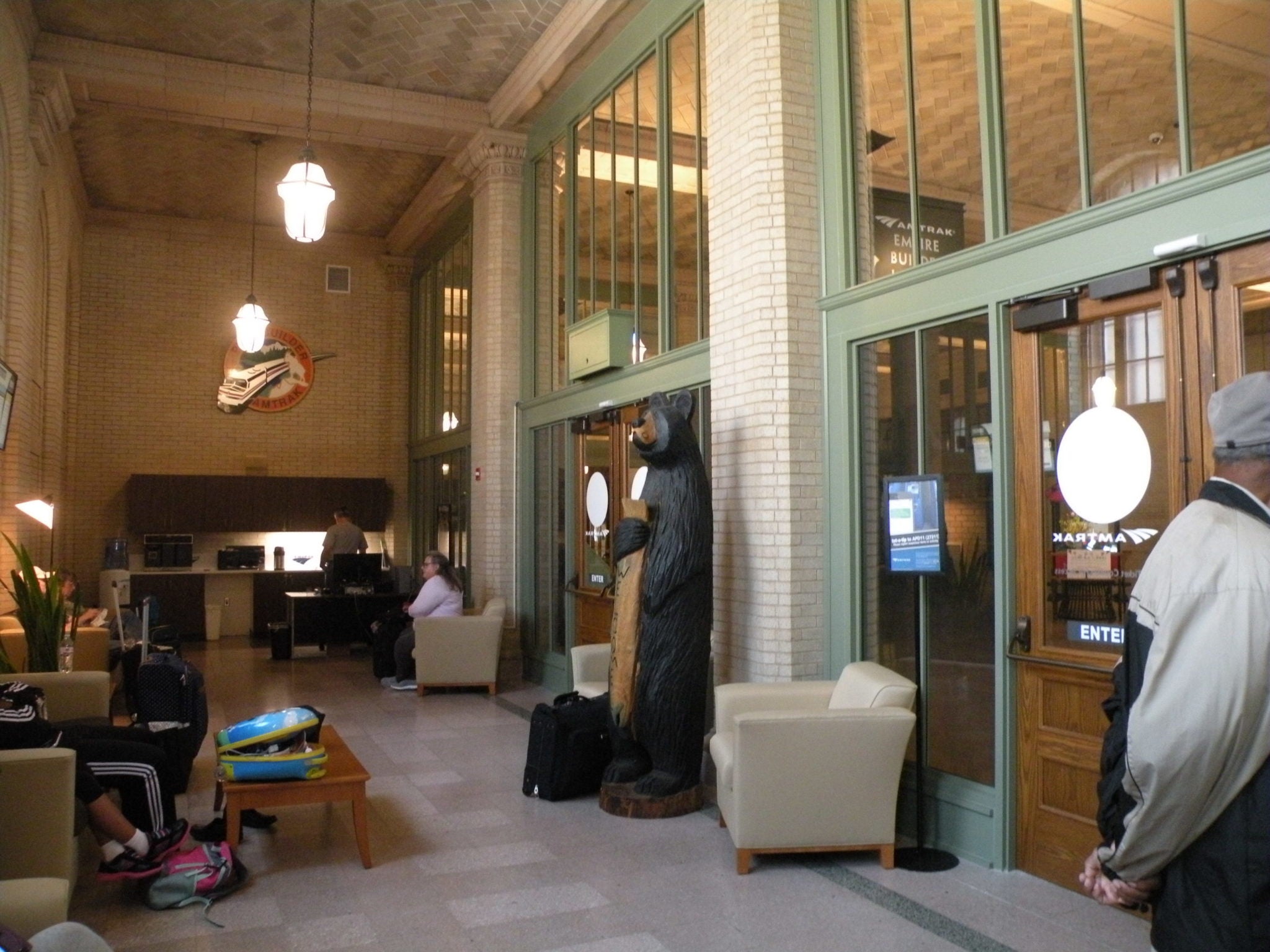 List of Amtrak Station Lounges - Locations & Hours [2023]