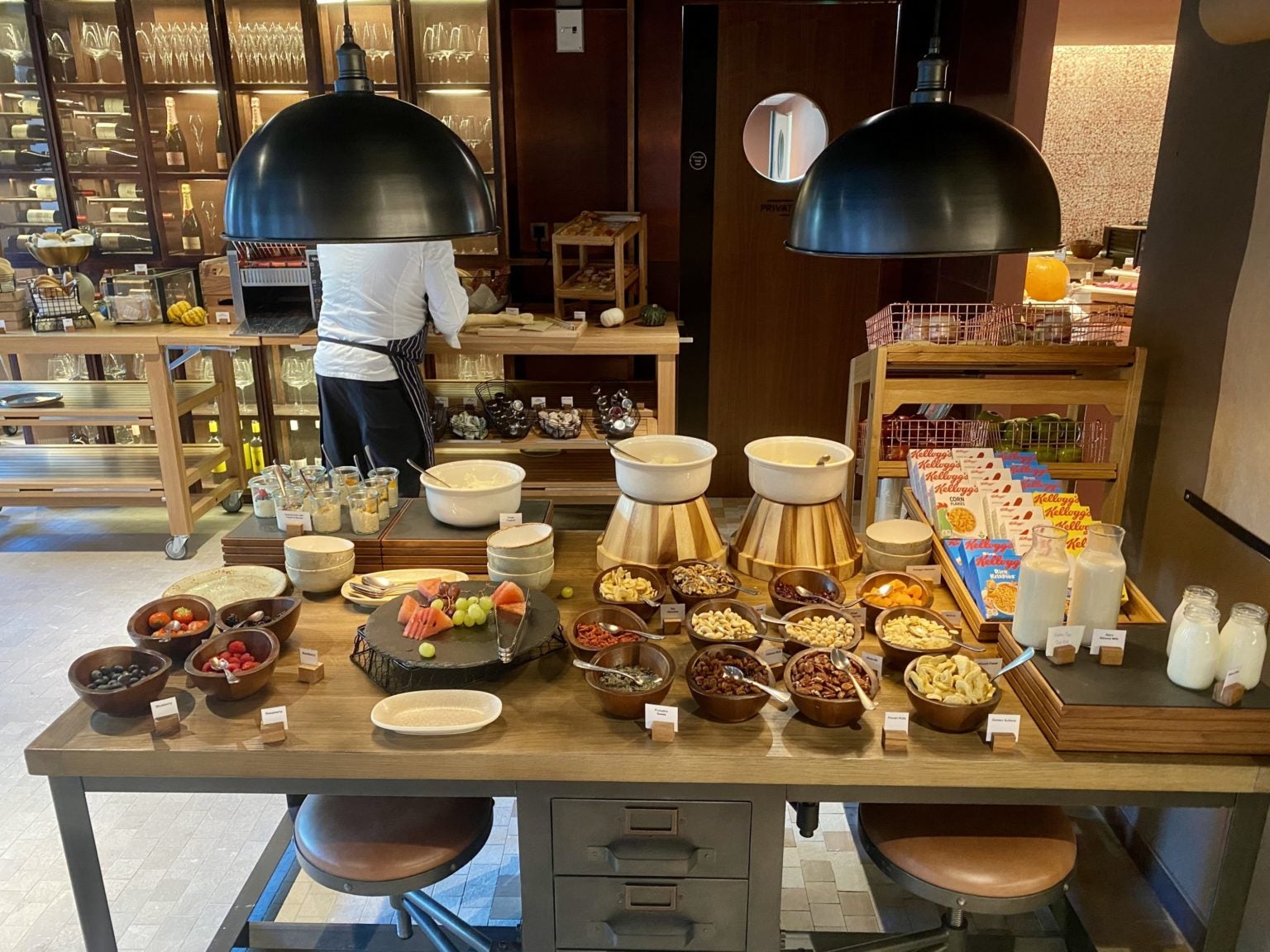 How To Earn Hilton Honors Diamond Elite Status (Is It Worth It?)