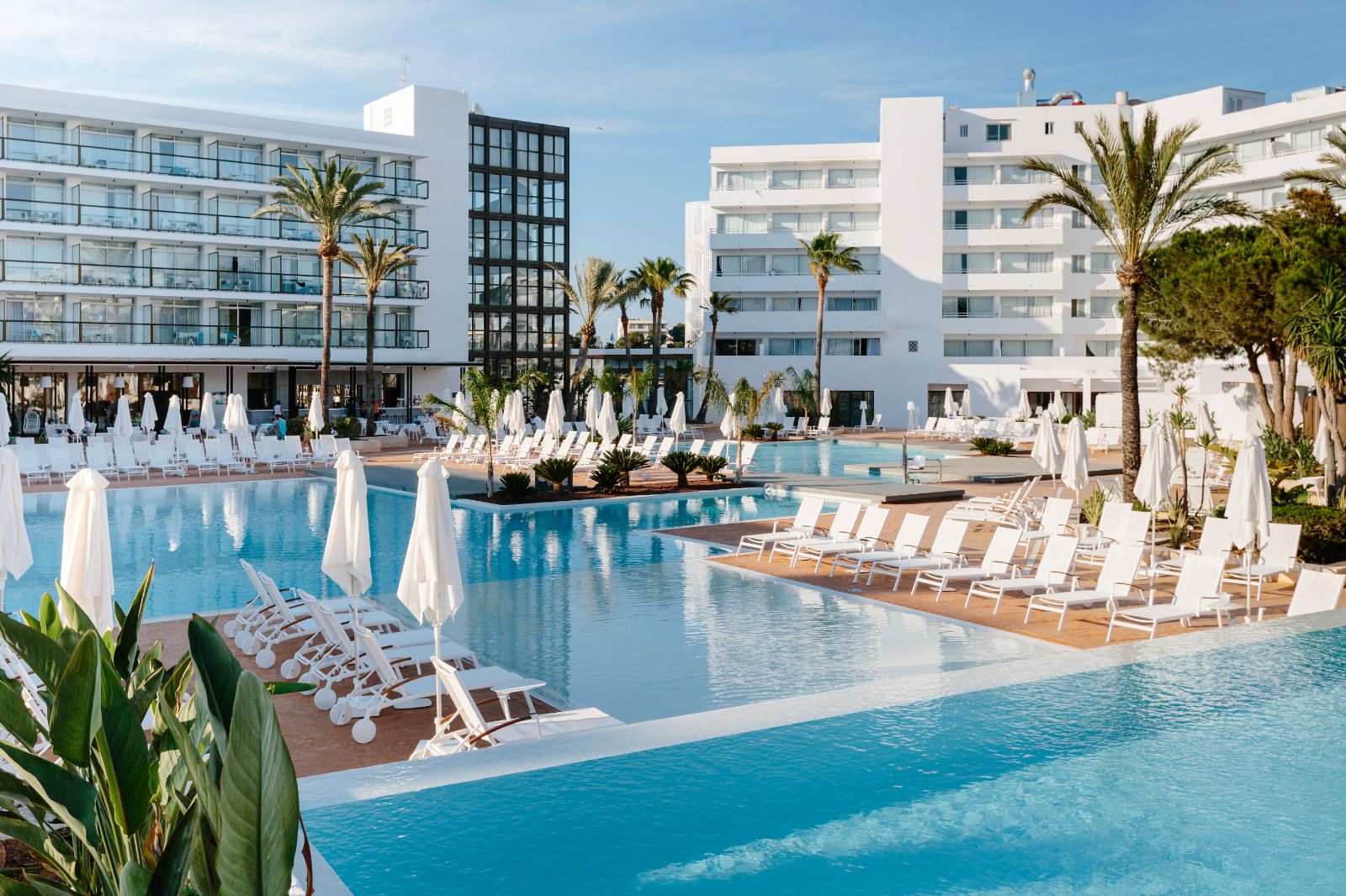 26 Hyatt Hotel Brands: Upscale, Luxury, All-inclusive [2023]