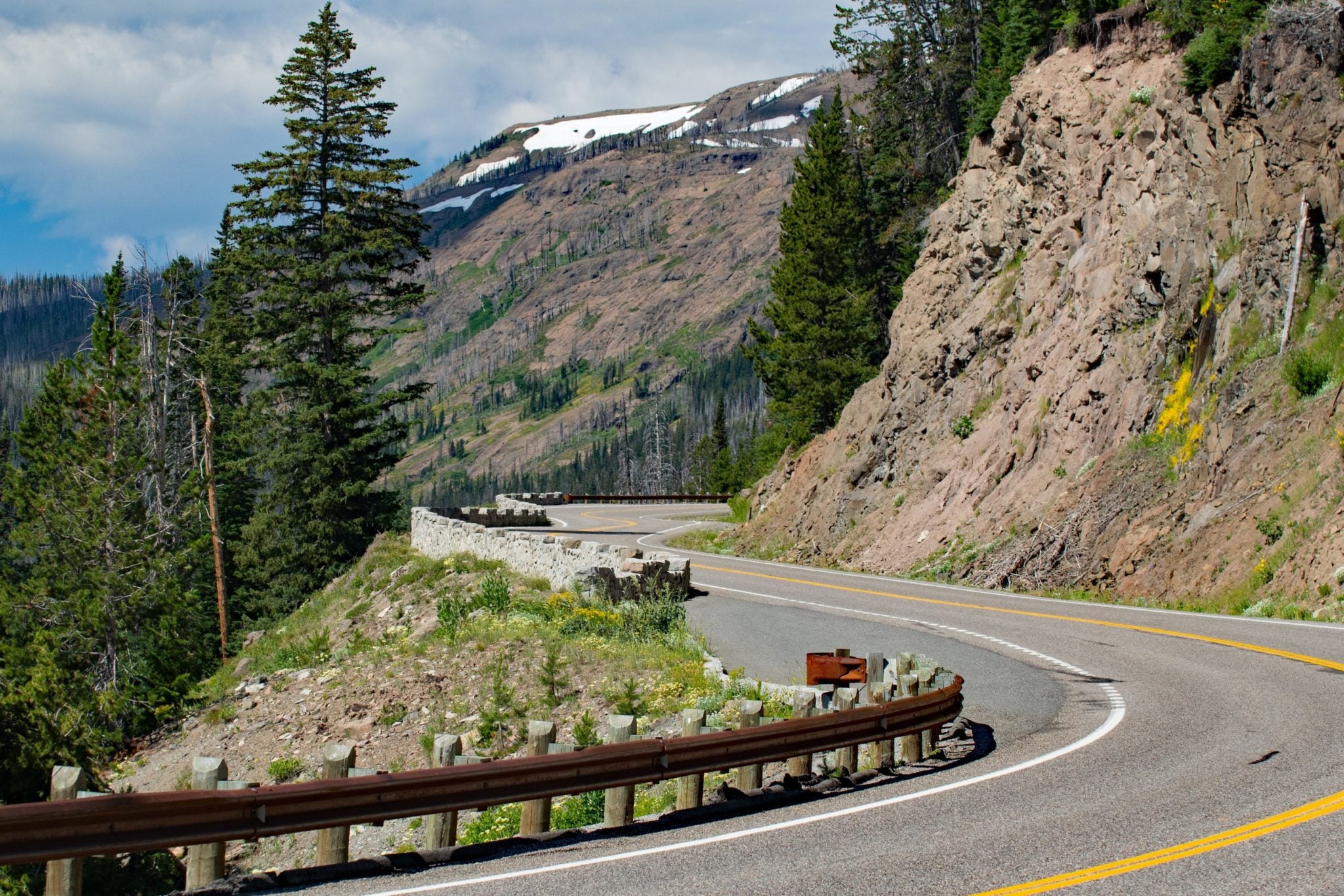 The Ultimate Travel Guide to Yellowstone National Park [2022]
