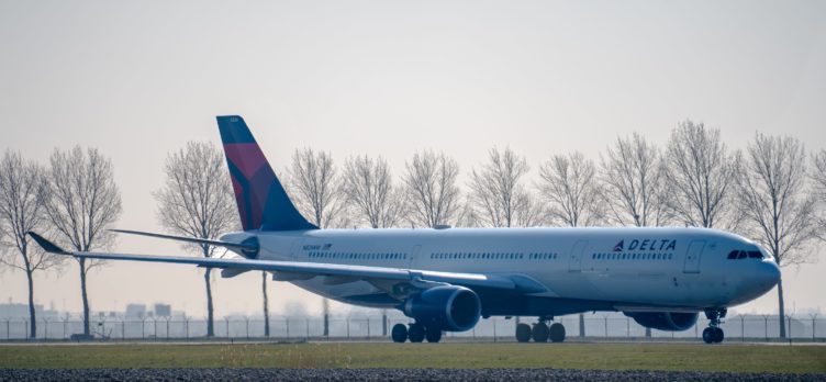 Delta Reserve Card vs. Delta Gold Card [2023 Comparison]