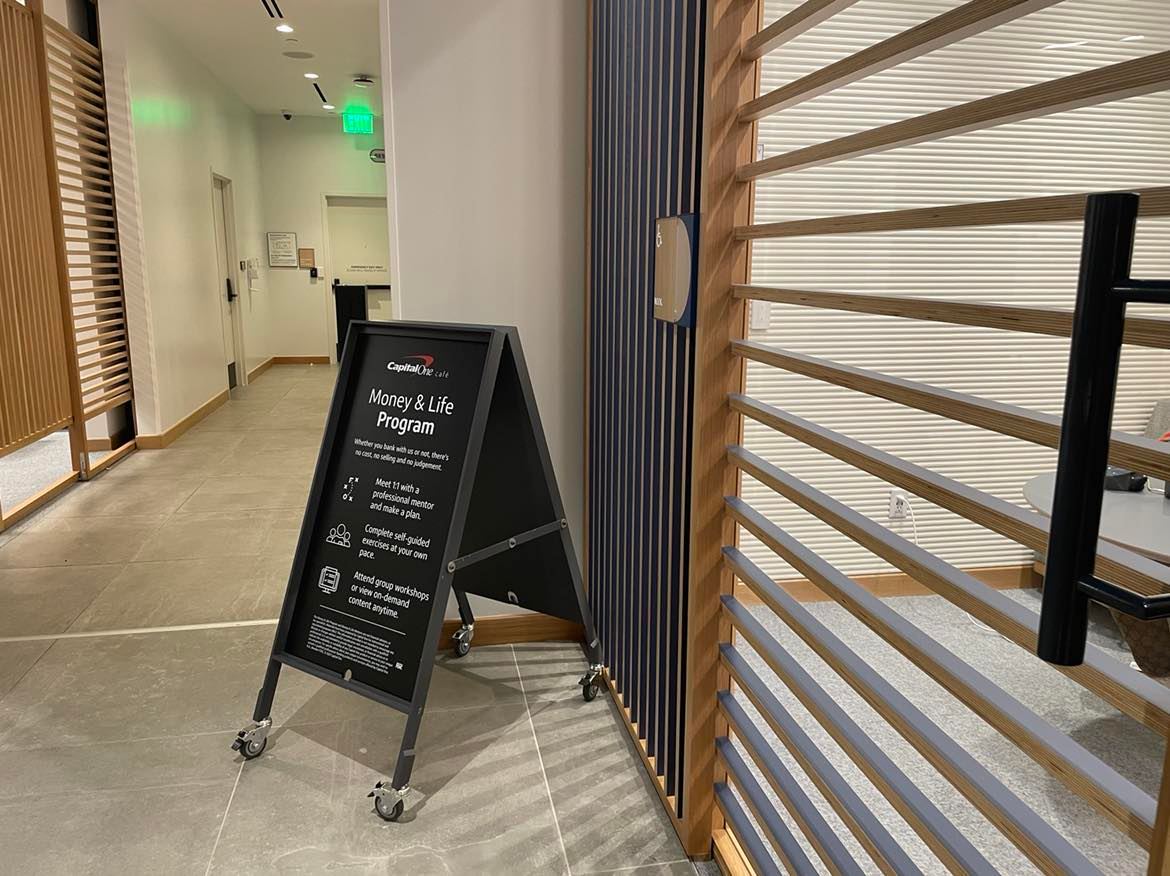 Houston Galleria Capital One Café Review [Location, Drinks, ATMs]