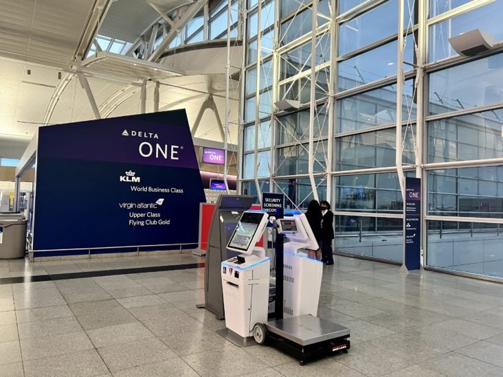 Delta One Business Class Boeing 767-300 Review [JFK to HNL]