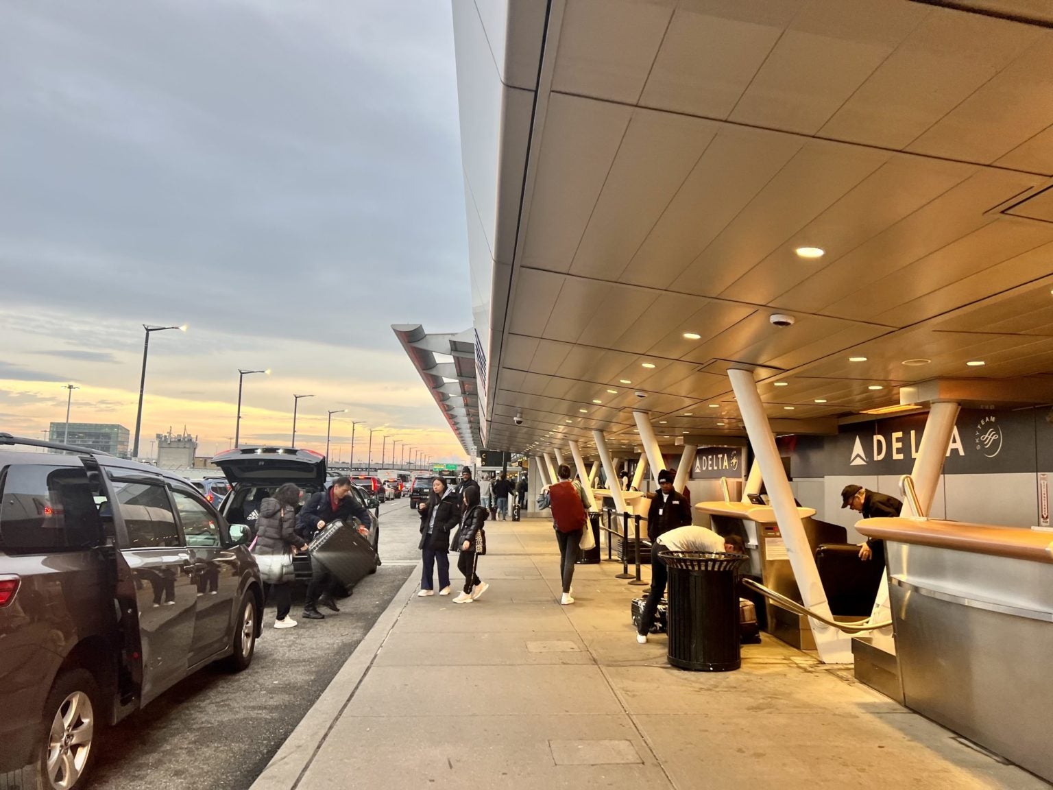 Delta One Business Class Boeing 767-300 Review [JFK to HNL]