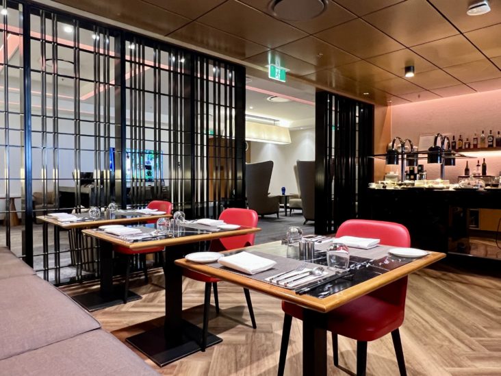 Singapore Airlines SilverKris First Class Lounge Sydney [Review]