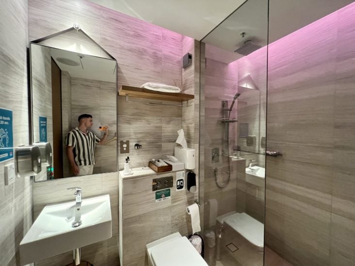 Singapore Airlines SilverKris First Class Lounge Sydney [Review]