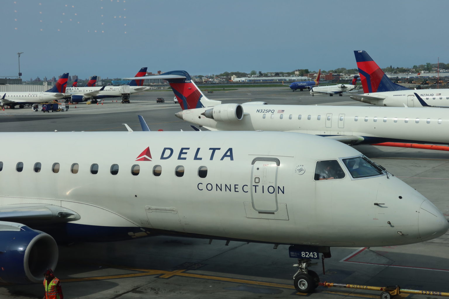 The 19 Best Ways To Earn Lots of Delta SkyMiles [2023]