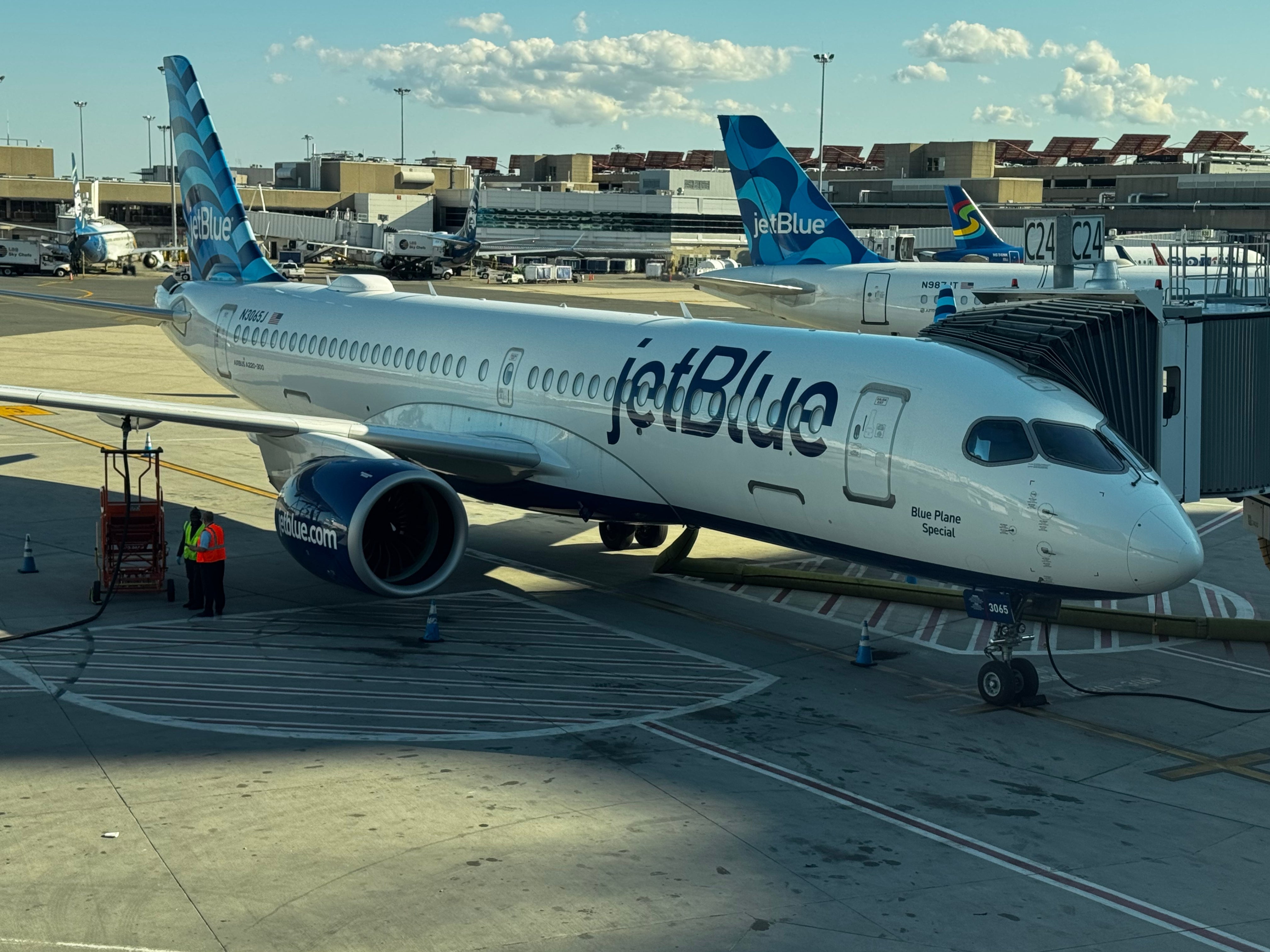 Buy JetBlue Mosaic Tiles Toward Status With a 20% Discount