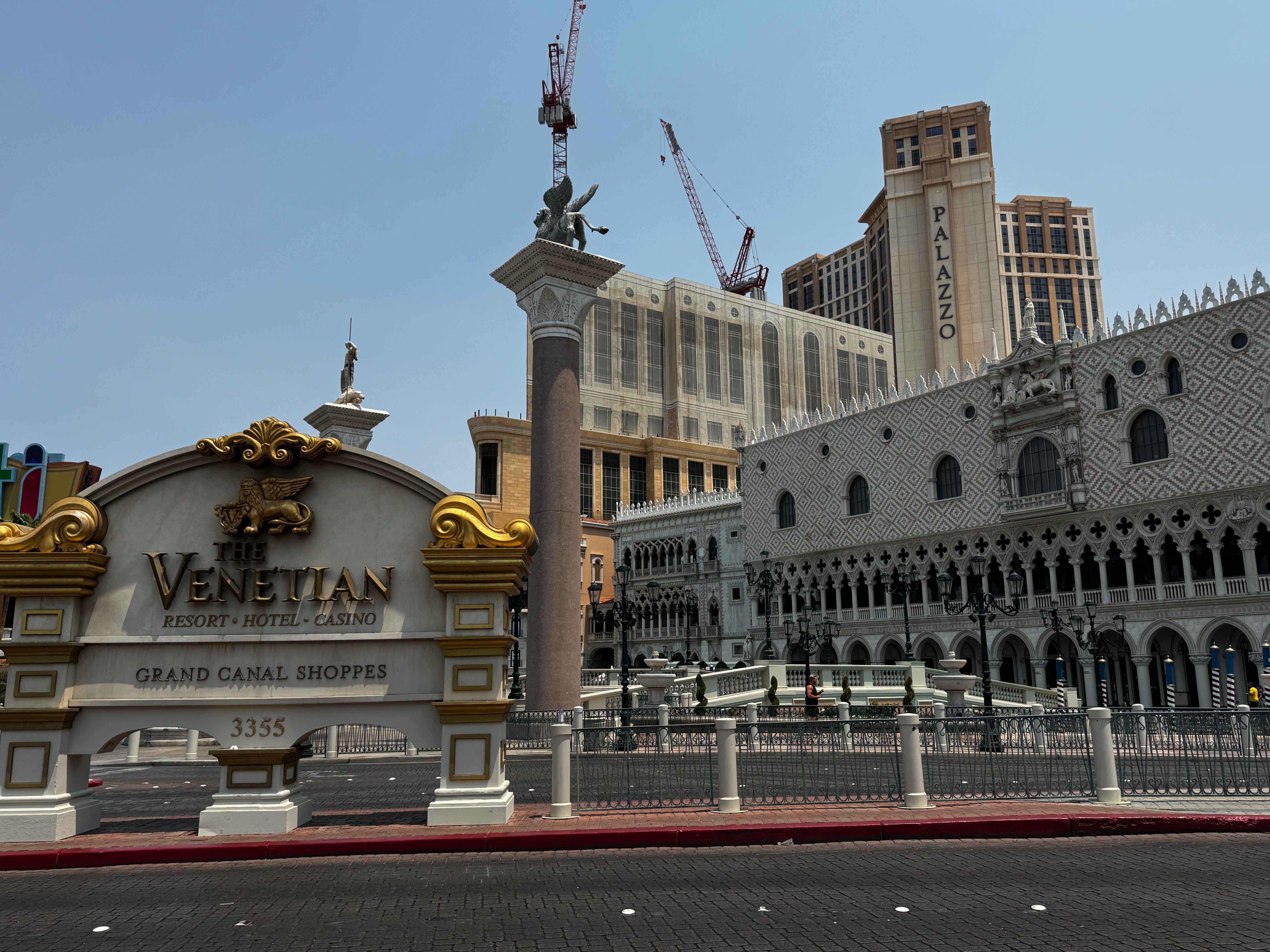 Venetian vs. Palazzo: Which Las Vegas Hotel Should You Choose?